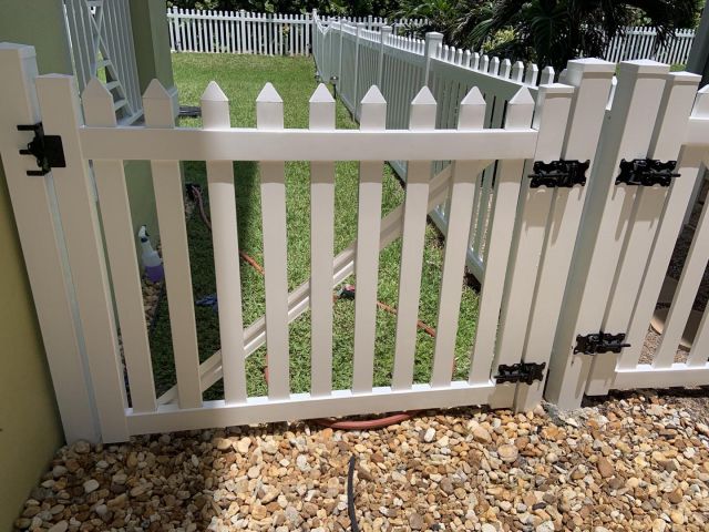Fence Repair & Installation - Port St Lucie | Fences By Cash Company